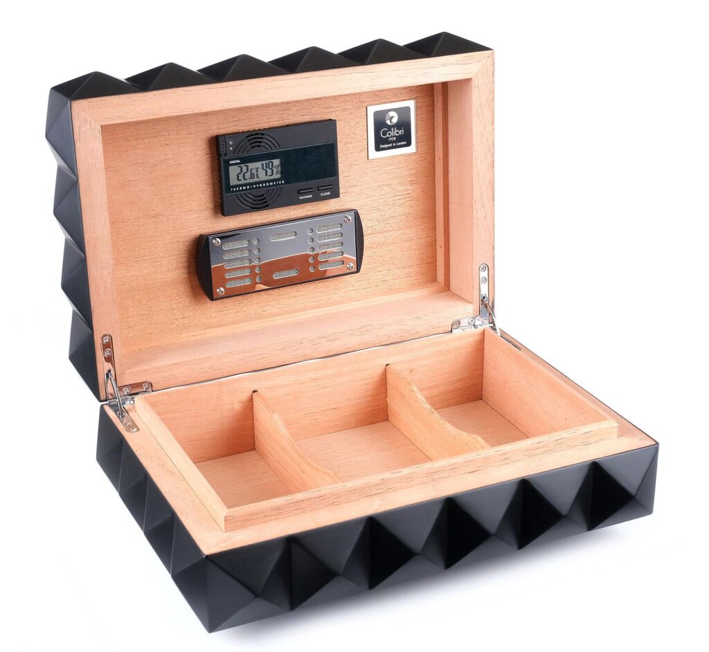 Quasar Humidor – The Black Velvet Selection